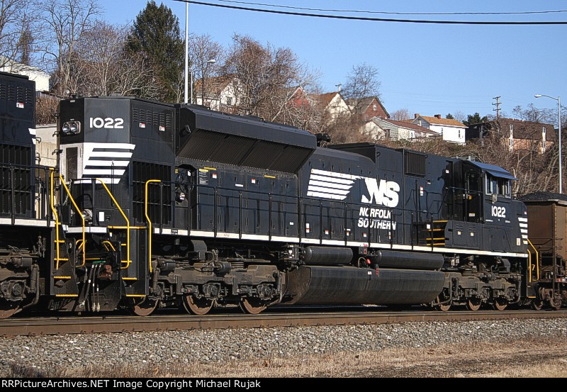 NS 1022